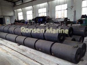 Tug Cylindrical Rubber Fenders For Boats – Ronsen Marine Fendering System